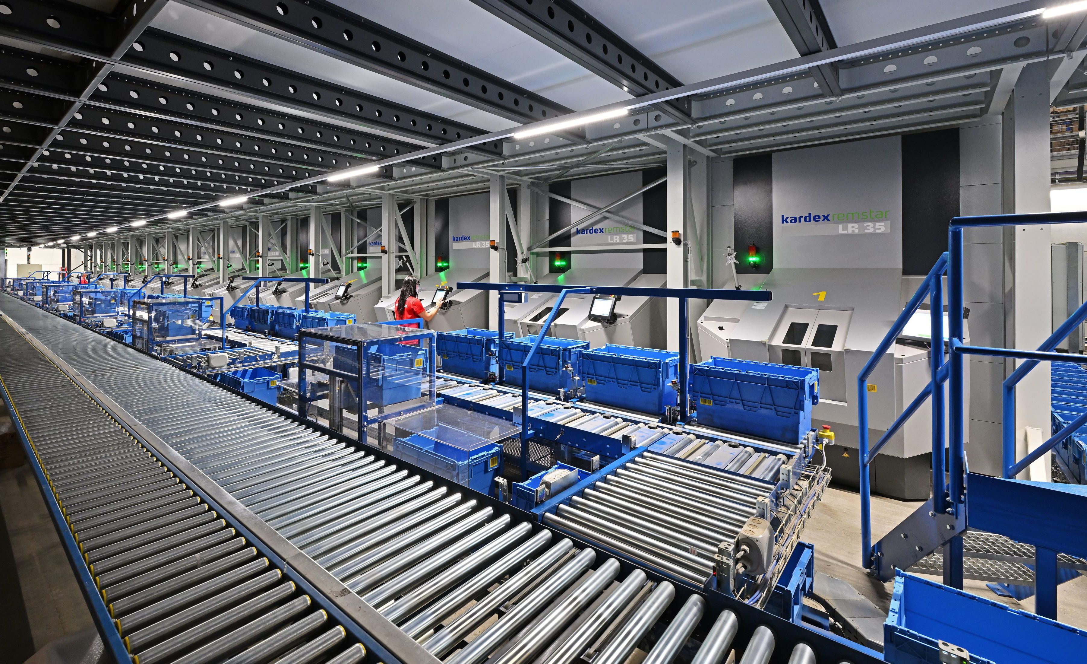 TESCOMA automated conveyor/shipping line - Kardex system operator - TMT